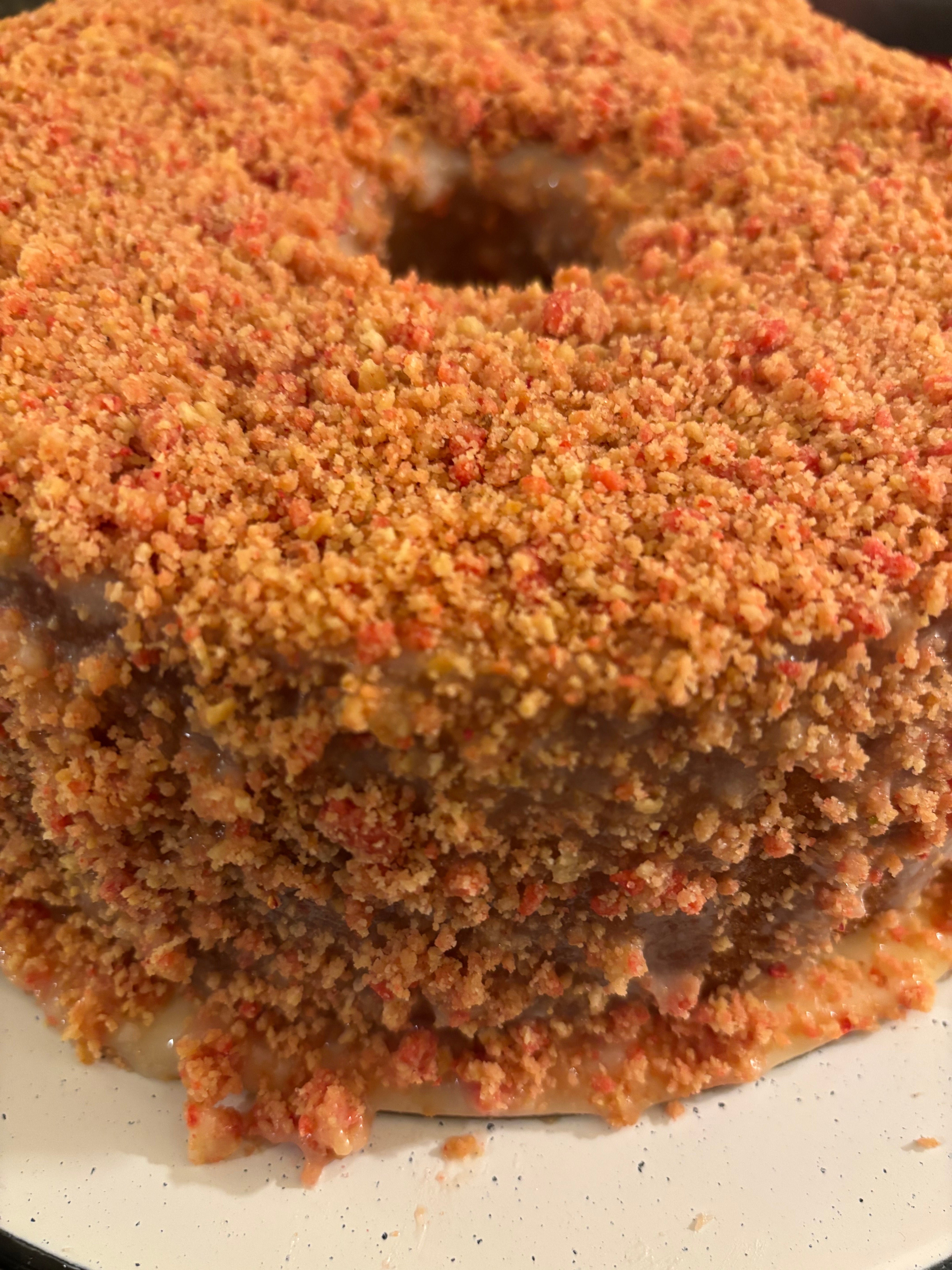 🍓Strawberry Crunch Cake – Monique’s Treats
